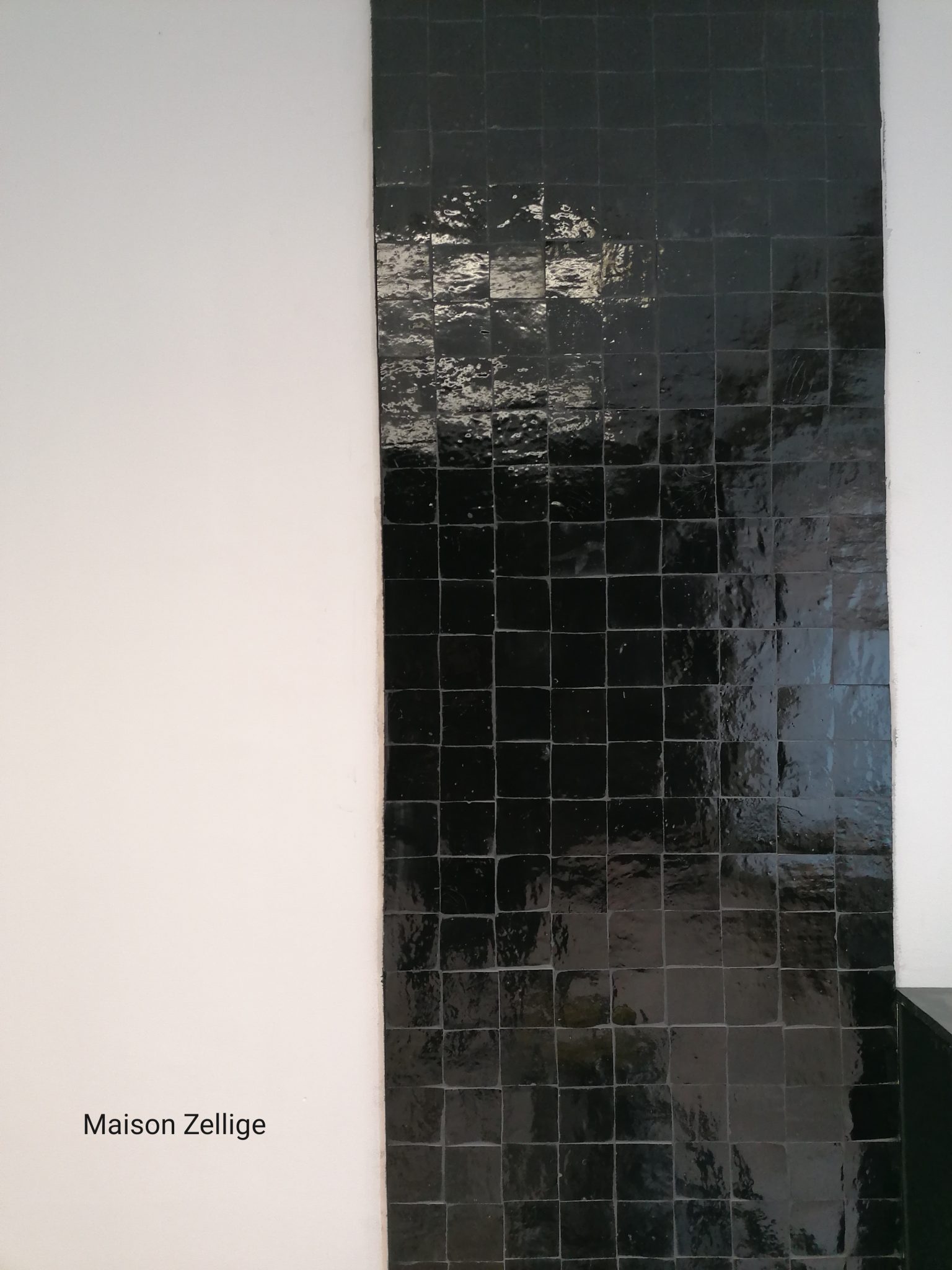 ZELLIGE 2139 NOIR FINITION BRILLANTE – Maison Zellige